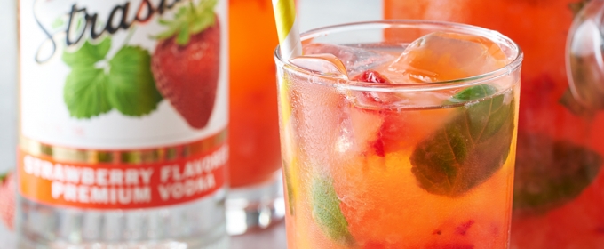 STOLI VODKA Presents Strawberry Smash Cocktail for Memorial Day