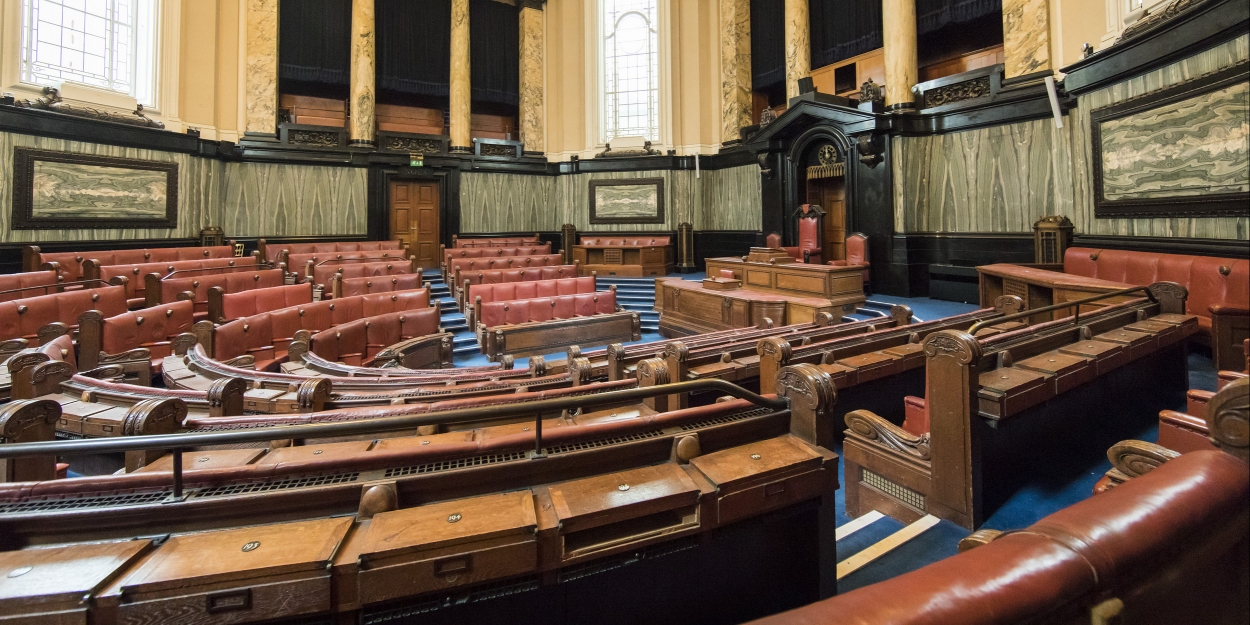 Review: THE MONEY, County Hall