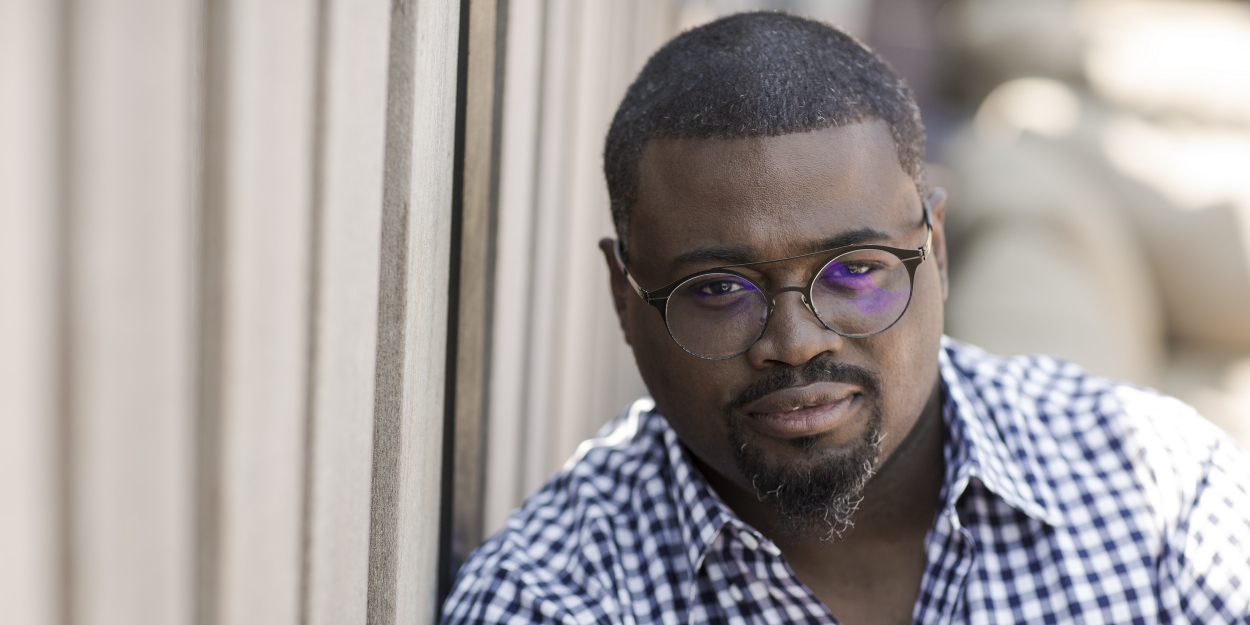 Review: RUSSELL THOMAS LIVING ROOM RECITAL