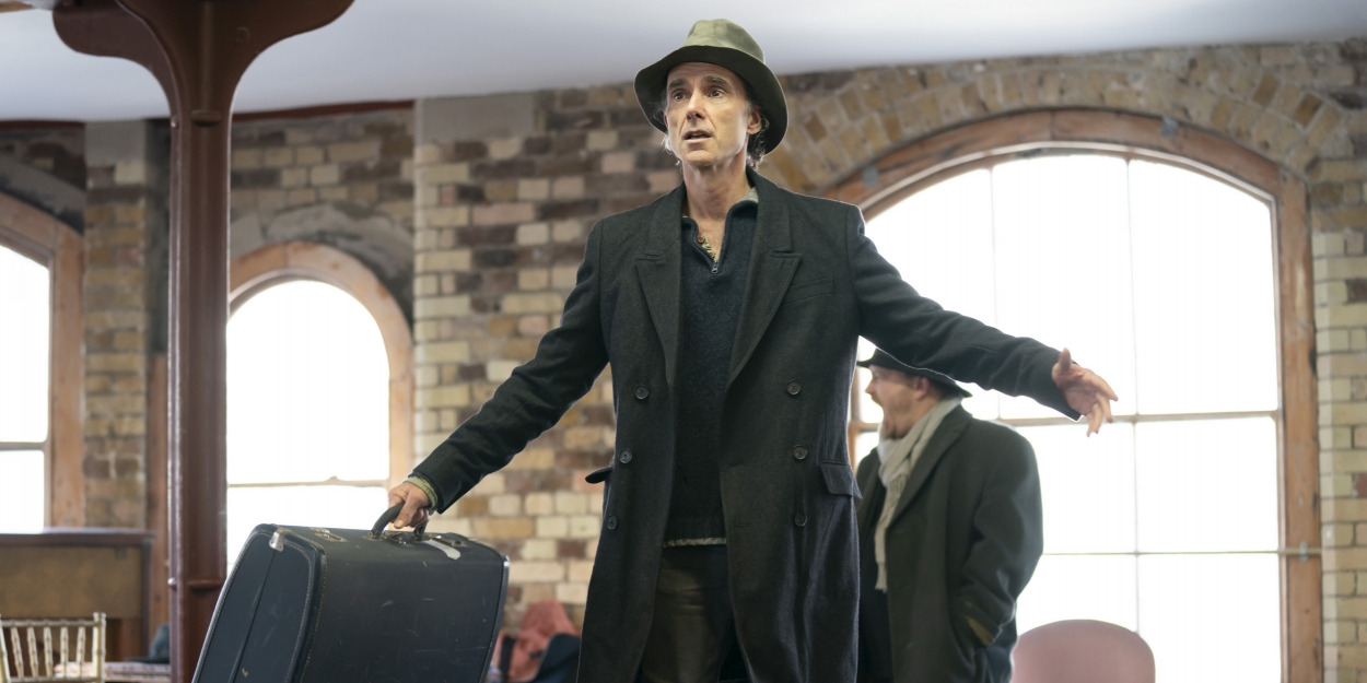 BWW Interview: Finbar Lynch Talks INDECENT at Menier Chocolate Factory