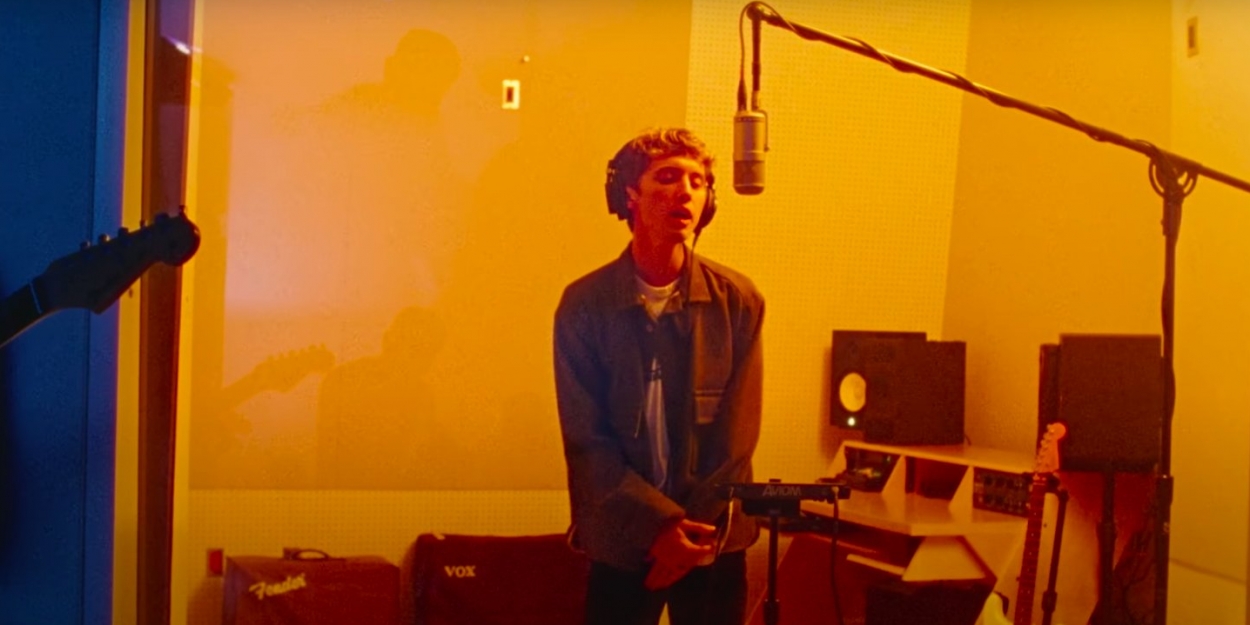 VIDEO: Troye Sivan Releases Acoustic Version of 'Angel Baby'