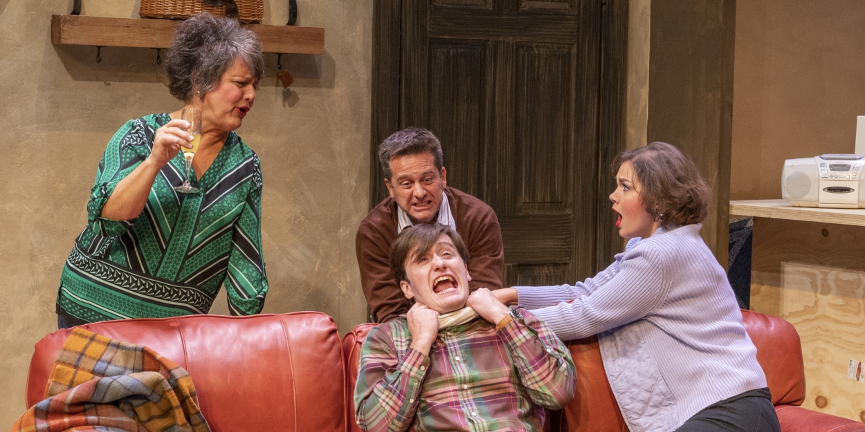 Review: WEEKEND COMEDY at Des Moines Playhouse: