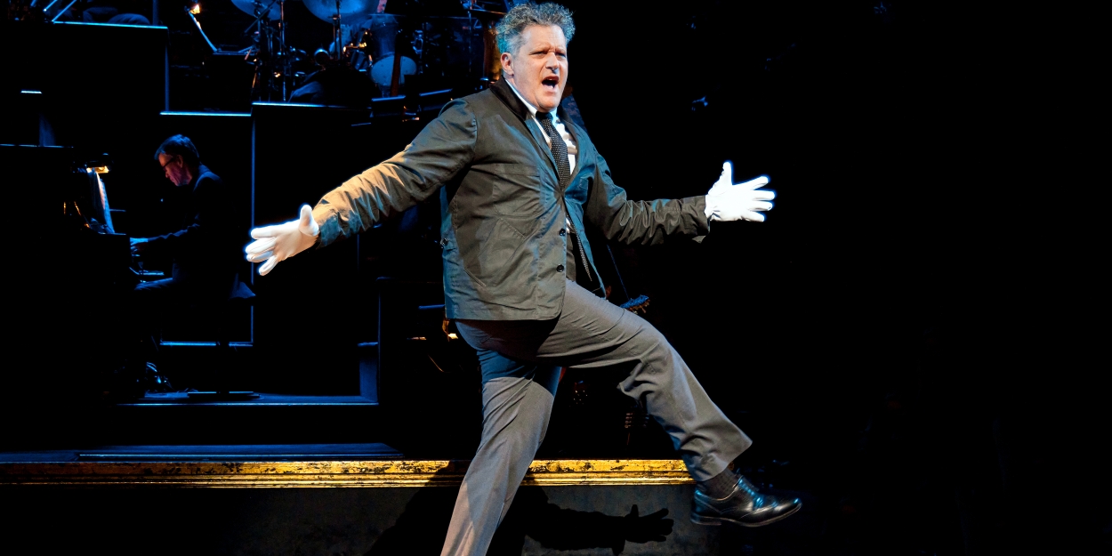 Photos: First Look at Isaac Mizrahi as 'Amos Hart' in CHICAGO