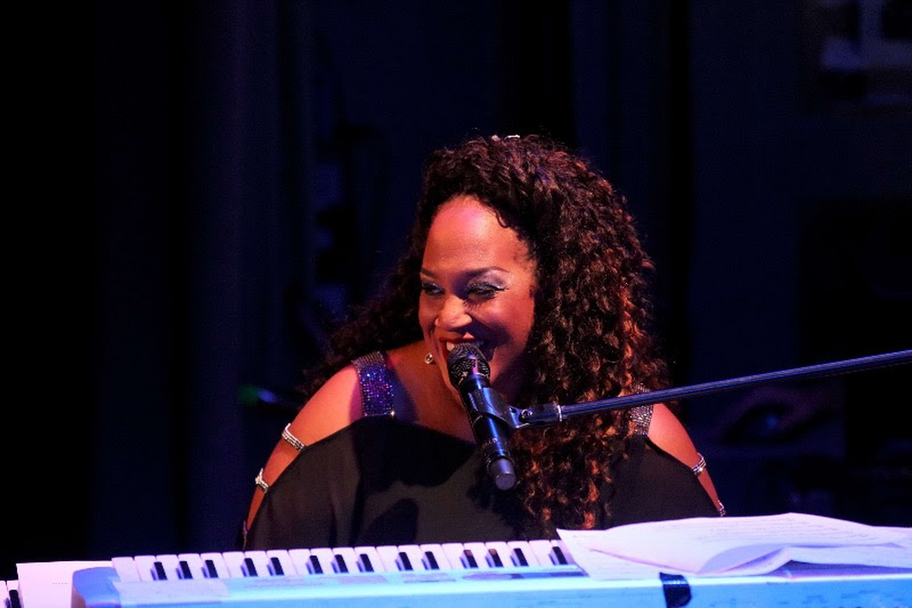 BWW Interview: Michelle Johnson of SALUTE TO THE GREAT SINGER ...