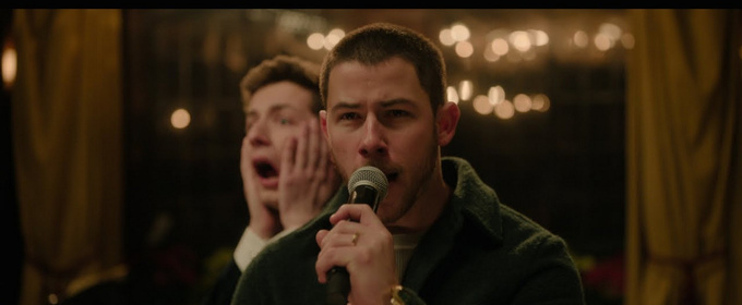Video: Schauen Sie sich an, wie Nick Jonas & Andrew Barth Feldman 'Home ...