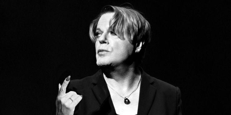 Eddie Izzard's HAMLET Begins Performances At Greenwich House Theater ...