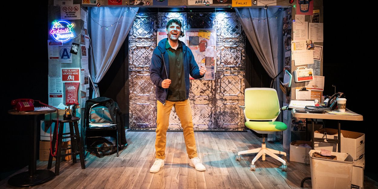 Photos: FULLY COMMITTED Starring Mike Newquist Returns to Chicago at ...