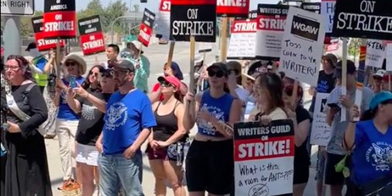 Video: Picketers Sing 'Do You Hear the People Sing' From LES MISERABLES ...