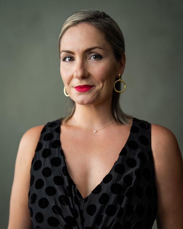 Laura Hooper Full Biography | Broadway World