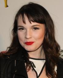 Cait Fairbanks Full Biography | Broadway World