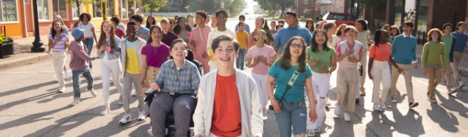 Photos: Netflix Debuts First Look at 13: THE MUSICAL Film Adaptation