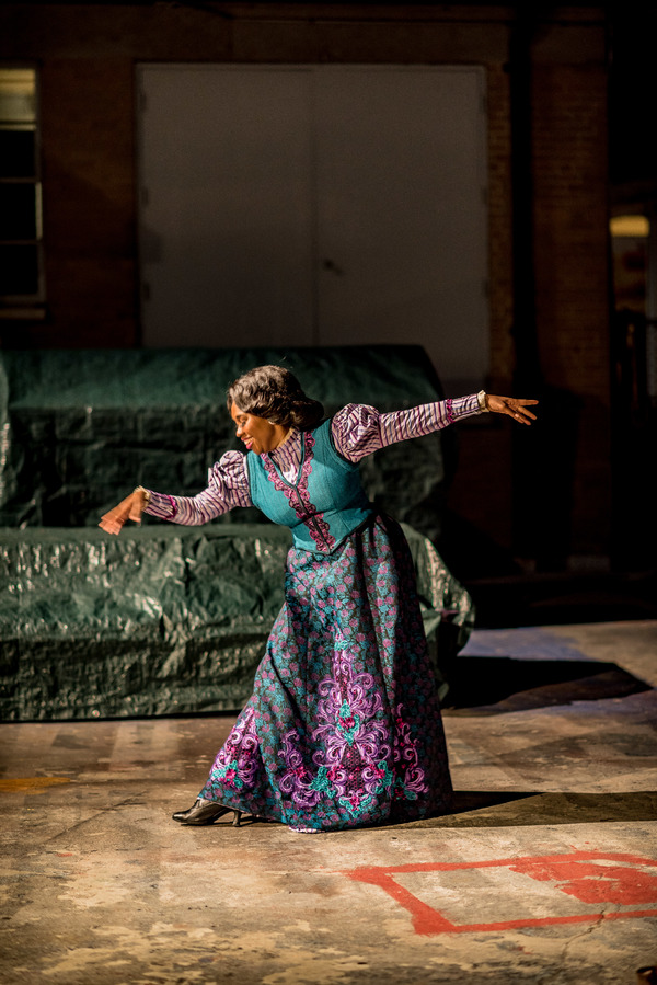 BWW Photo Exclusive: Watch What Happens... Backstage with NEWSIES at ...