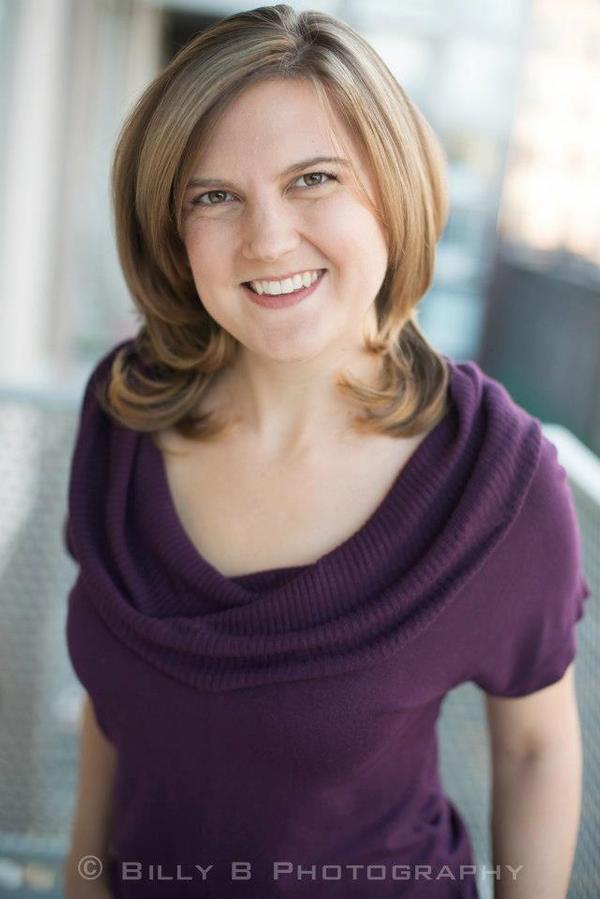 Elizabeth Simmons Headshot Photo