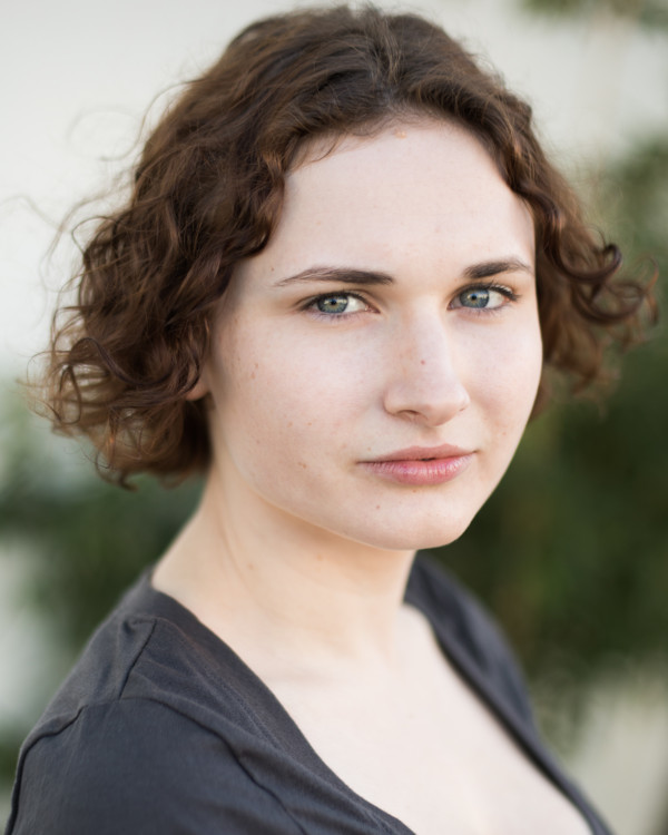 Emma Rose Kraus Headshot Photo