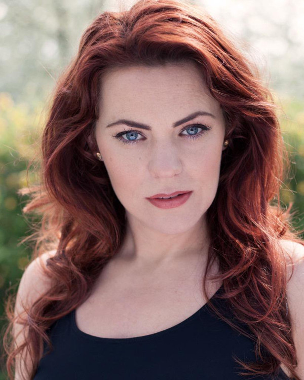 Rachel Tucker Headshot Photo