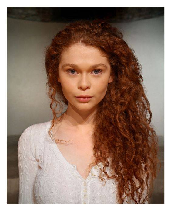 Meg Hennessy Headshot Photo