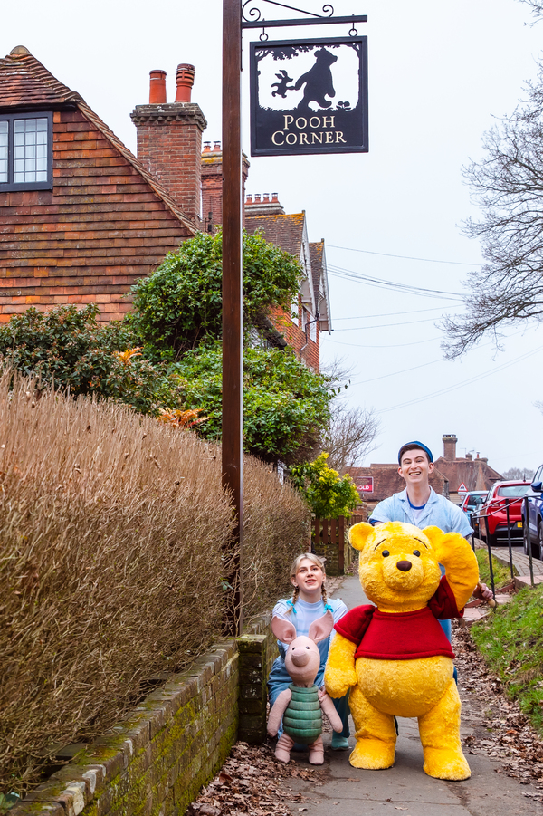 Photos/Video: The UK Cast of WINNIE THE POOH Visits Hundred Acre Wood