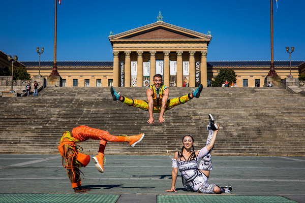 Photos: Cirque Du Soleil BAZZAR Artists Visit Philadelphia Museum Of ...