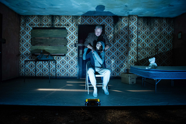 Photos: First Look At Kelsey Landon And More In ON CLOVER ROAD At Santa ...