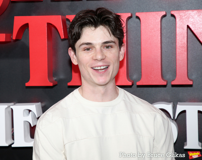 Photos: Natalia Dyer, Charlie Heaton and More on the STRANGER THINGS ...