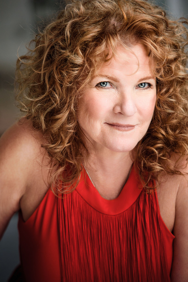 Leasen Beth Almquist Headshot Photo