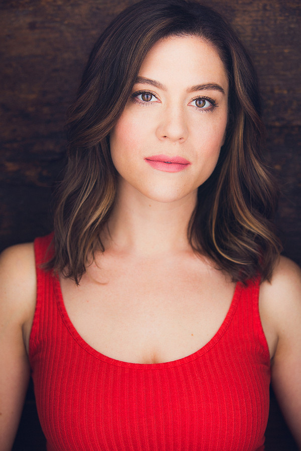 Sara Bues Headshot Photo