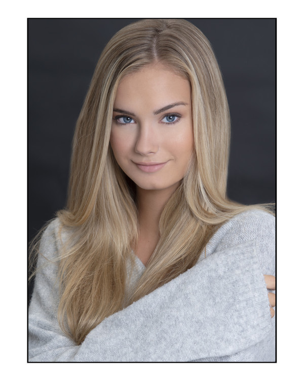 Natalie Mehl Headshot Photo